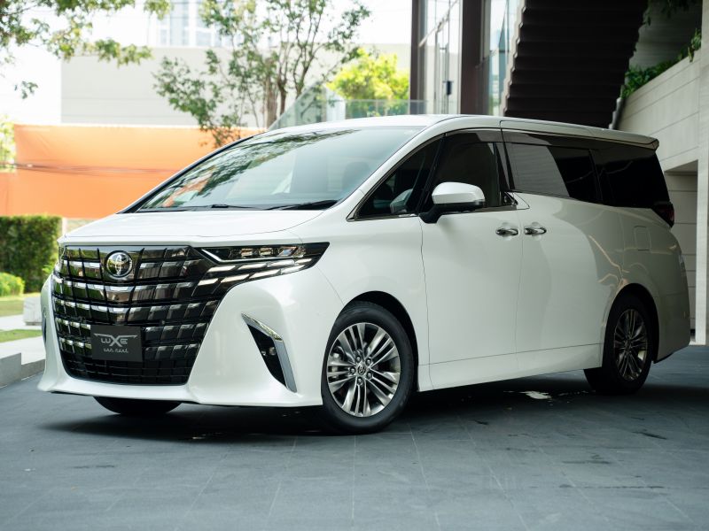 บริการเช่ารถหรูแบรนด์ดังทุกประเภท ราคาย่อมเยา | Luxe Car Rent